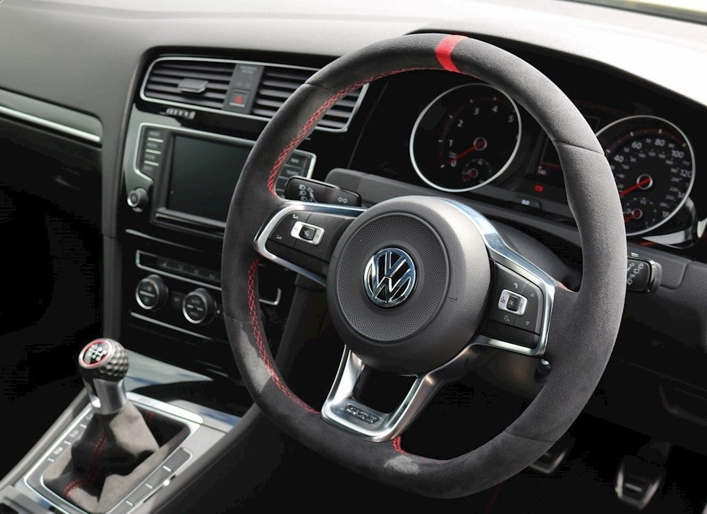 Volkswagen R-line steering wheel retrofitting | MIGMANN